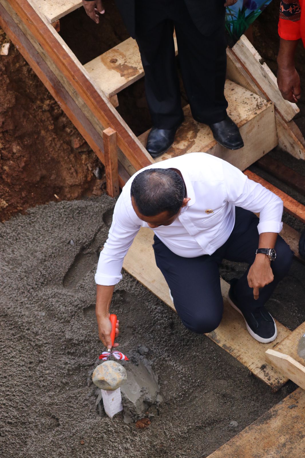 Menteri Bahlil dan Sekda Sadali Ie Letakkan Batu Pertama Pembangunan ...