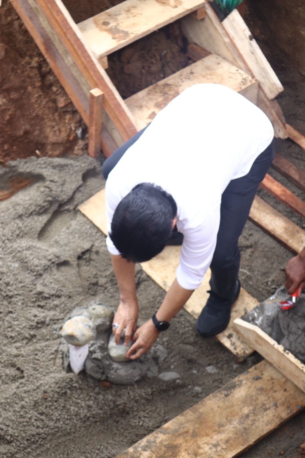 Menteri Bahlil dan Sekda Sadali Ie Letakkan Batu Pertama Pembangunan ...